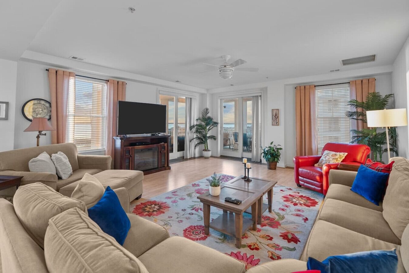 New! Oceanfront Penthouse/ 2 Decks/ Pool/beach/gym - Virginia Beach, VA