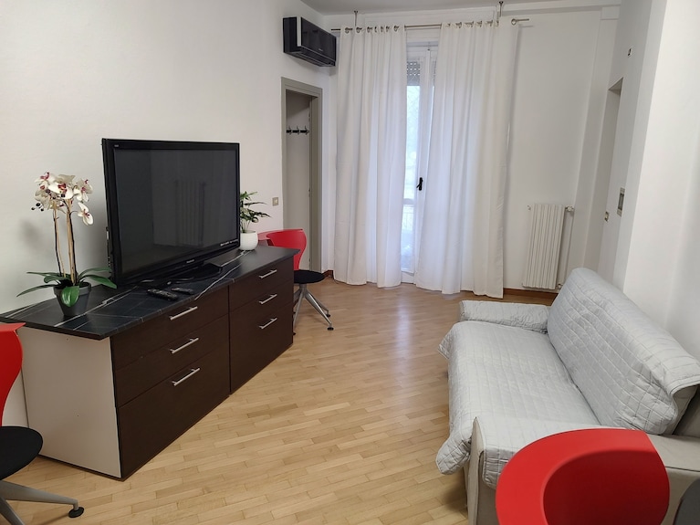 Apartment In The Center Of Voghera Via Ricotti 2 Bedrooms Up To 7 People - Corana