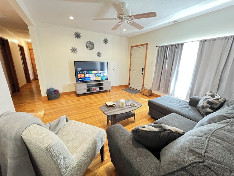 Relaxing 3-bedroom Apartment With Wifi, Ac In Crosslanes. - Charleston, WV