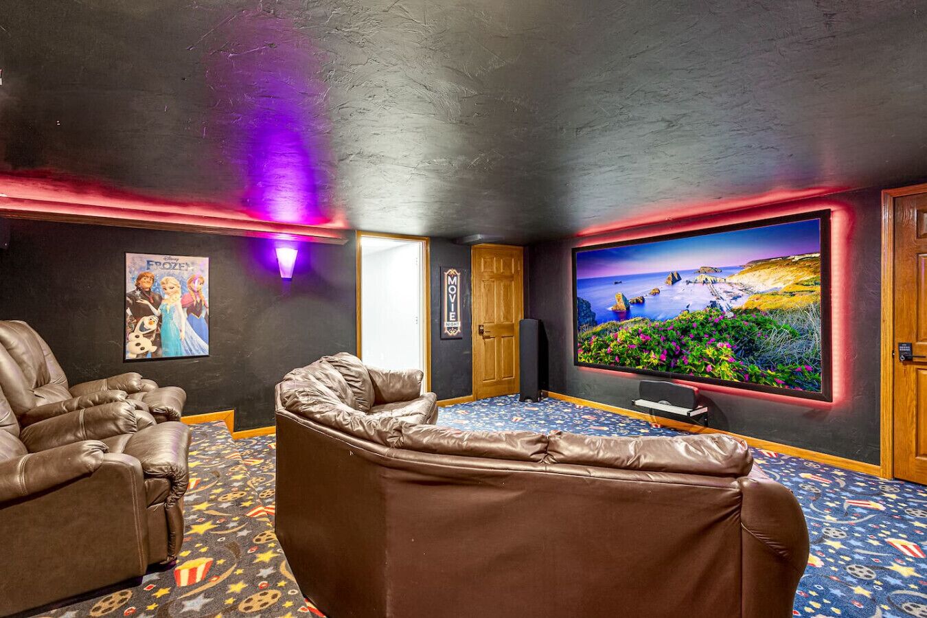 Touchdown Retreat  Indoor Pool, Hot Tub & Games! - 호바트