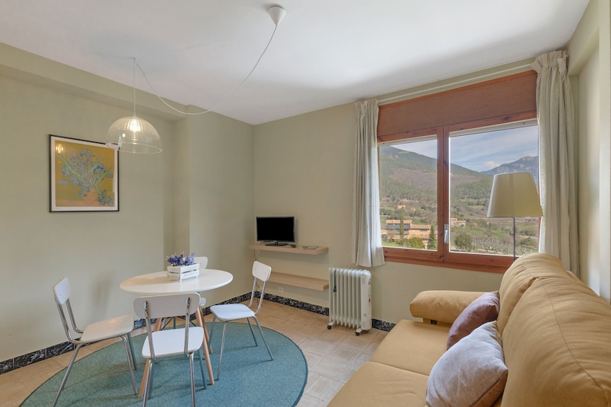Appartement "La Canal" Avec Vue Sur Les Montagnes, Terrasse Privée Et Wi-fi - Gósol