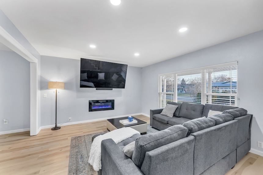 Charming 4\n-bedroom House In Lovely Sparks - Sparks, NV