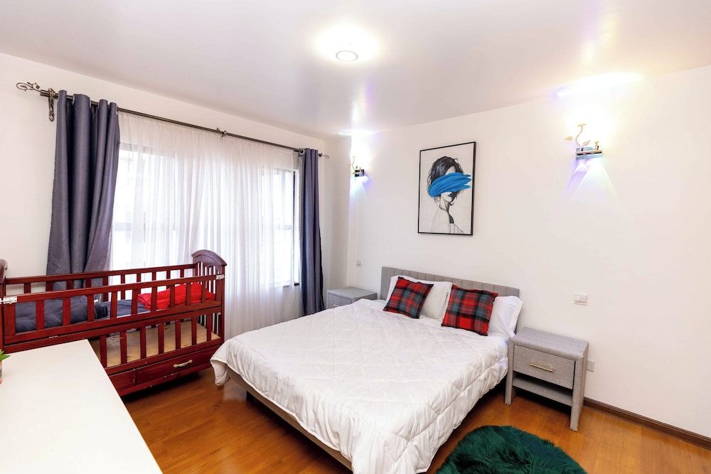Stylish 2-bedroom apartment with WiFi, AC near USA Embassy & UN Gigiri ...