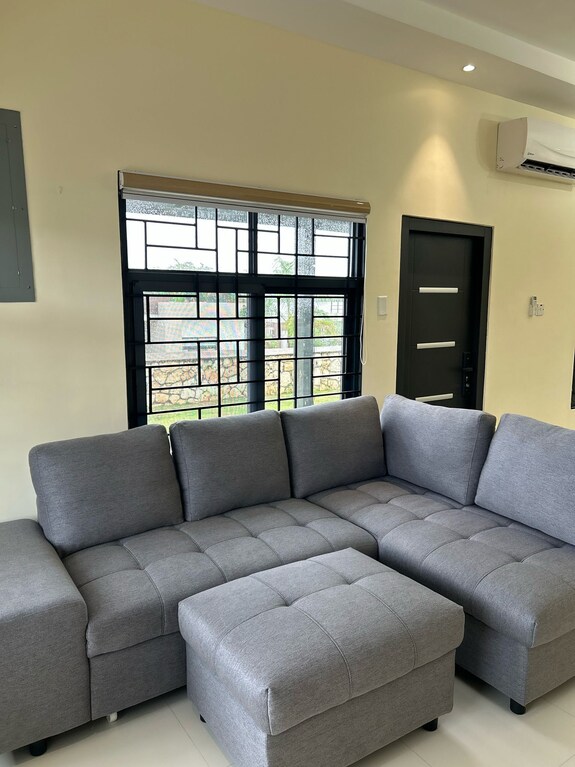 Sunset Rose Retreat 2br Private Villa In Ocho Rios With 24-hour Security - 奧喬裡奧斯