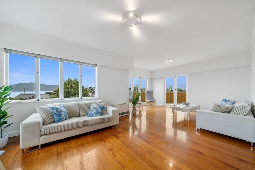 Kapiti Getaway - Fantastic Location - Pool, Spa & Tennis Court - Paraparaumu