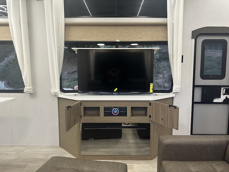 Luxury Trailer Next To Cielo Farms - Malibu, CA