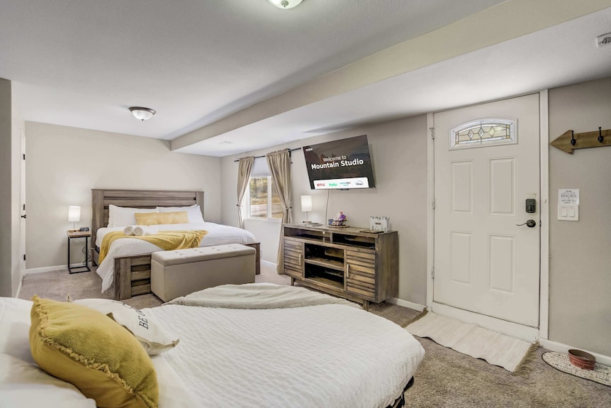 Mountain Studio! Cozy Escape With Stunning Views - Green Mountain Falls, CO