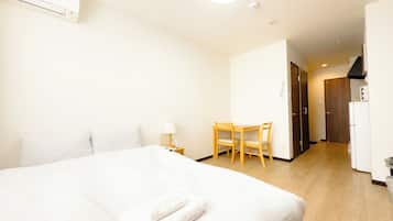 Quarto casal luxo, para não fumantes, cozinha americana | Wi-Fi de cortesia, roupa de cama