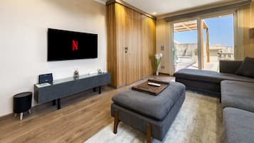 Apartamento Básico | Sala de estar | Televisor