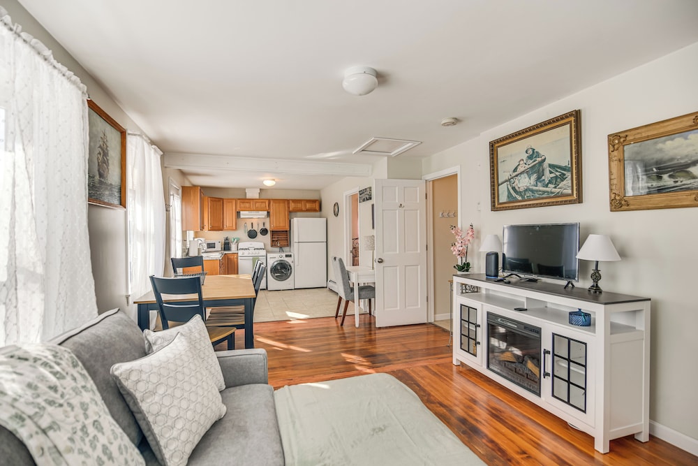 9 Mi To Beach: Home W/ Private Yard In Westport - Horseneck Beach, Westport