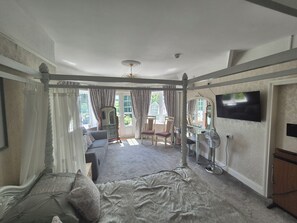 Bridal suit | Escrivaninha, ferros/tábuas de passar roupa, Wi-Fi de cortesia