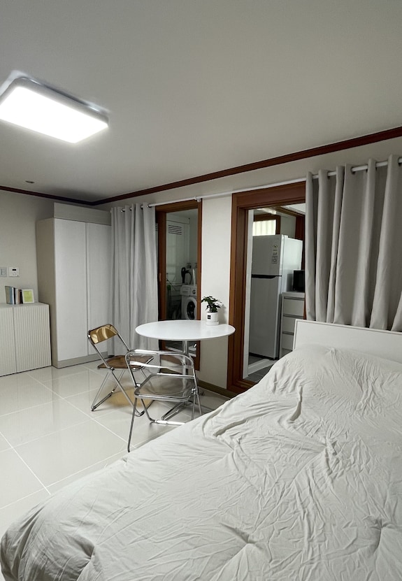 Cozy 1-bedroom Apartment With Ac, Wifi In Lovely Seoul - 역삼동