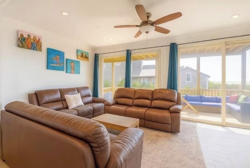 Gatsbys Main Level. Ocean Bay Park. Heated Saltwater Pool + Hot Tub. Sleeps 14 - Patchogue, NY