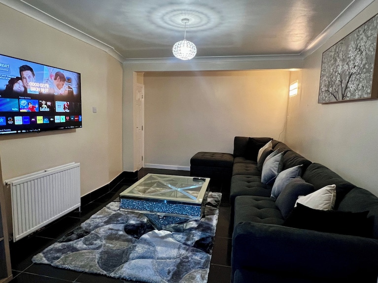 Luxurious Cozy 4-bedroom Home Near Lhr - Twickenham