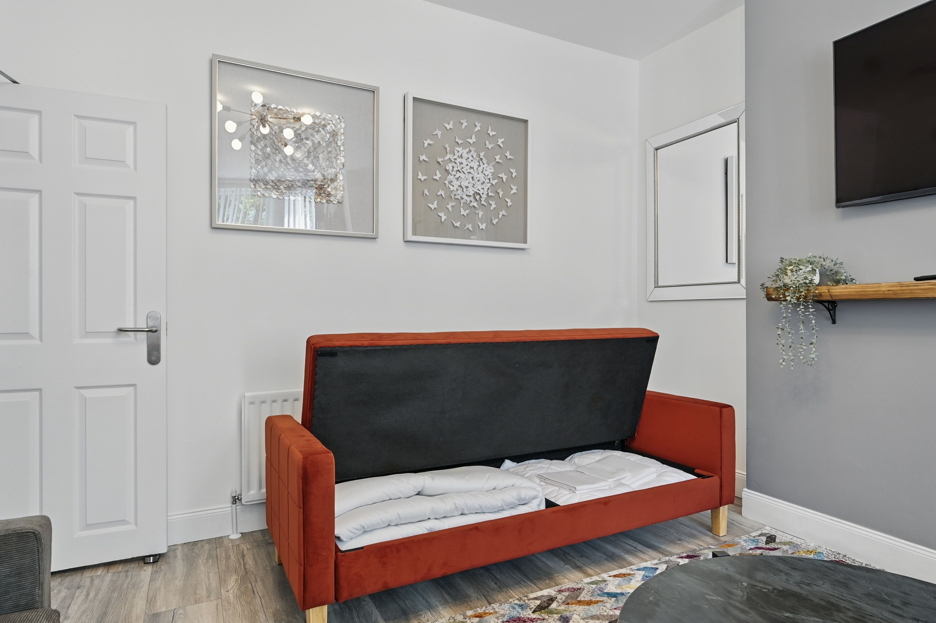 Spacious Victorian Flat Near Queens, Walk To City By Staybynumbers - Crusaders FC