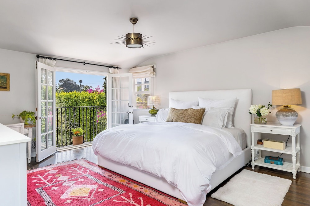 Luxurious Spanish 4 Bedroom Home in Santa Monica Canyon - Los Angeles ...