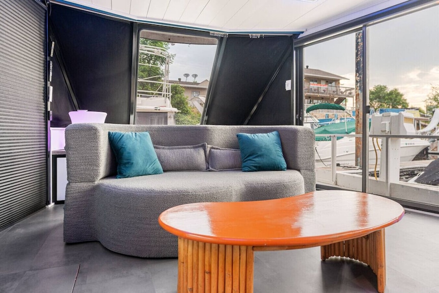 B3 Five7 Yacht - 2 Bedroom - La Crosse, WI