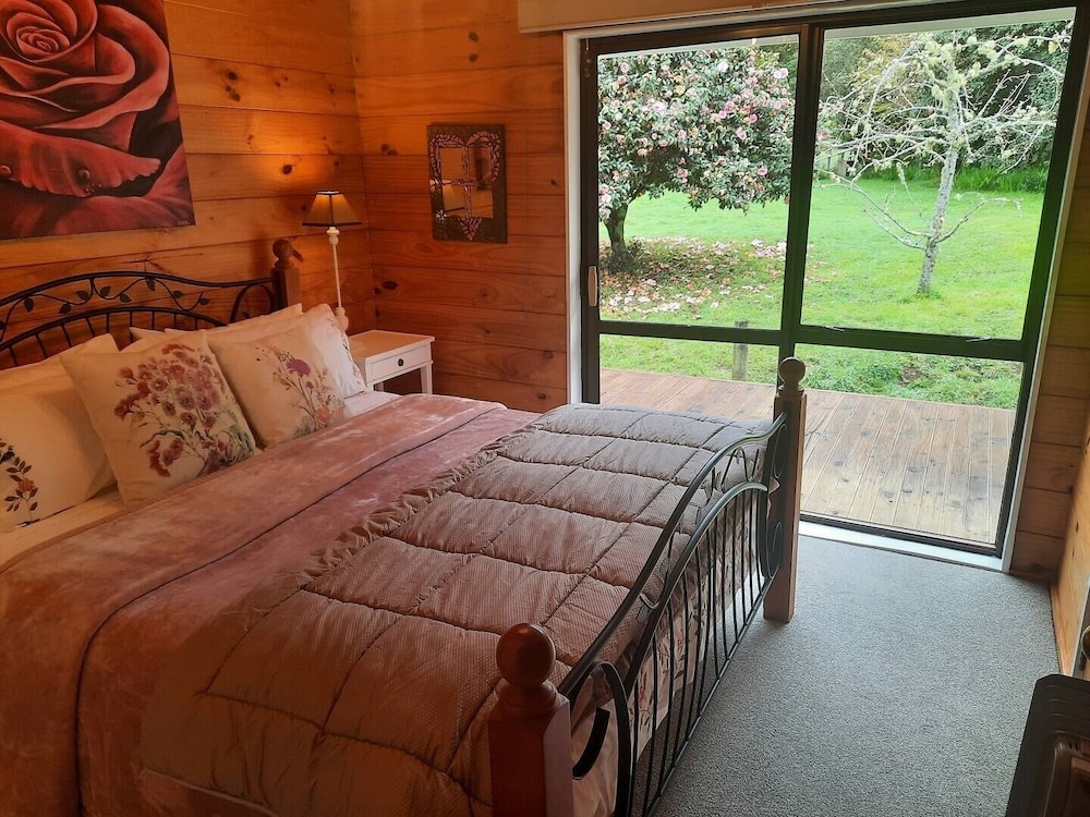 Akatarawa Valley Retreat - Upper Hutt | Vrbo