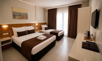 Quarto casal ou duplo luxo, vista para a cidade | Cofres nos quartos, cortinas blackout, Wi-Fi de cortesia