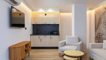 Suite Familiar | Cozinha privada | Minifrigorífico, um micro-ondas, uma placa de cozinha