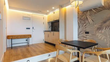 Suite-Estúdio Standard | Cozinha privada | Minifrigorífico, um micro-ondas, uma placa de cozinha