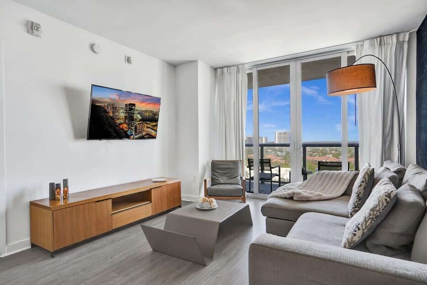 Amazing 2 Bedroom Resort Amenities Beach 1504 - Hallandale Beach, FL