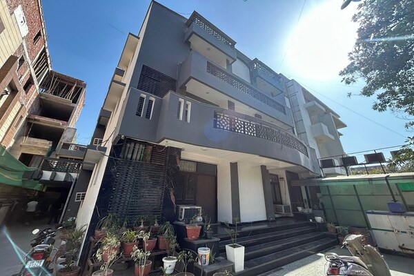 Hotel B K House - Noida