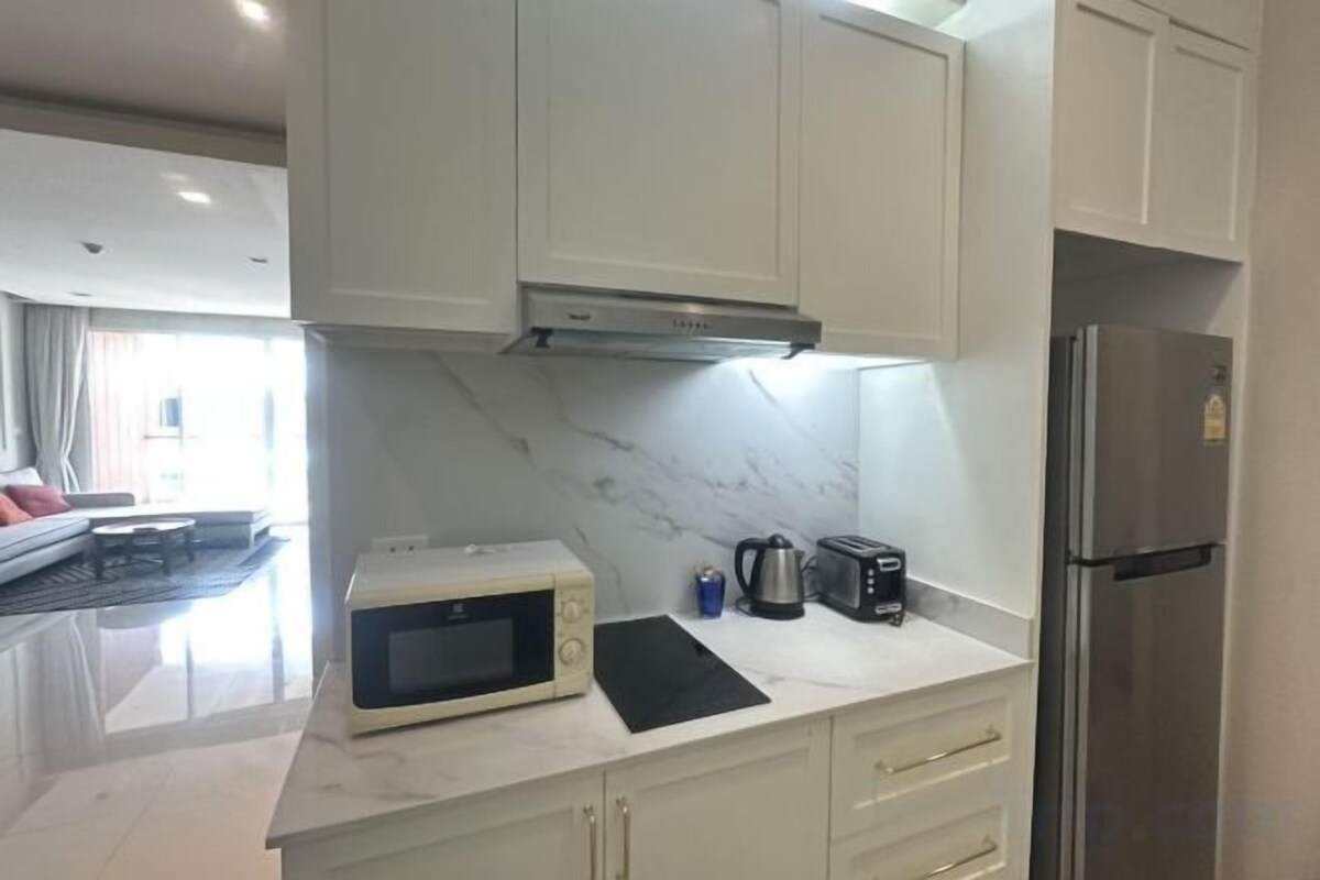 Cozinha privada | Um micro-ondas, uma chaleira elétrica 