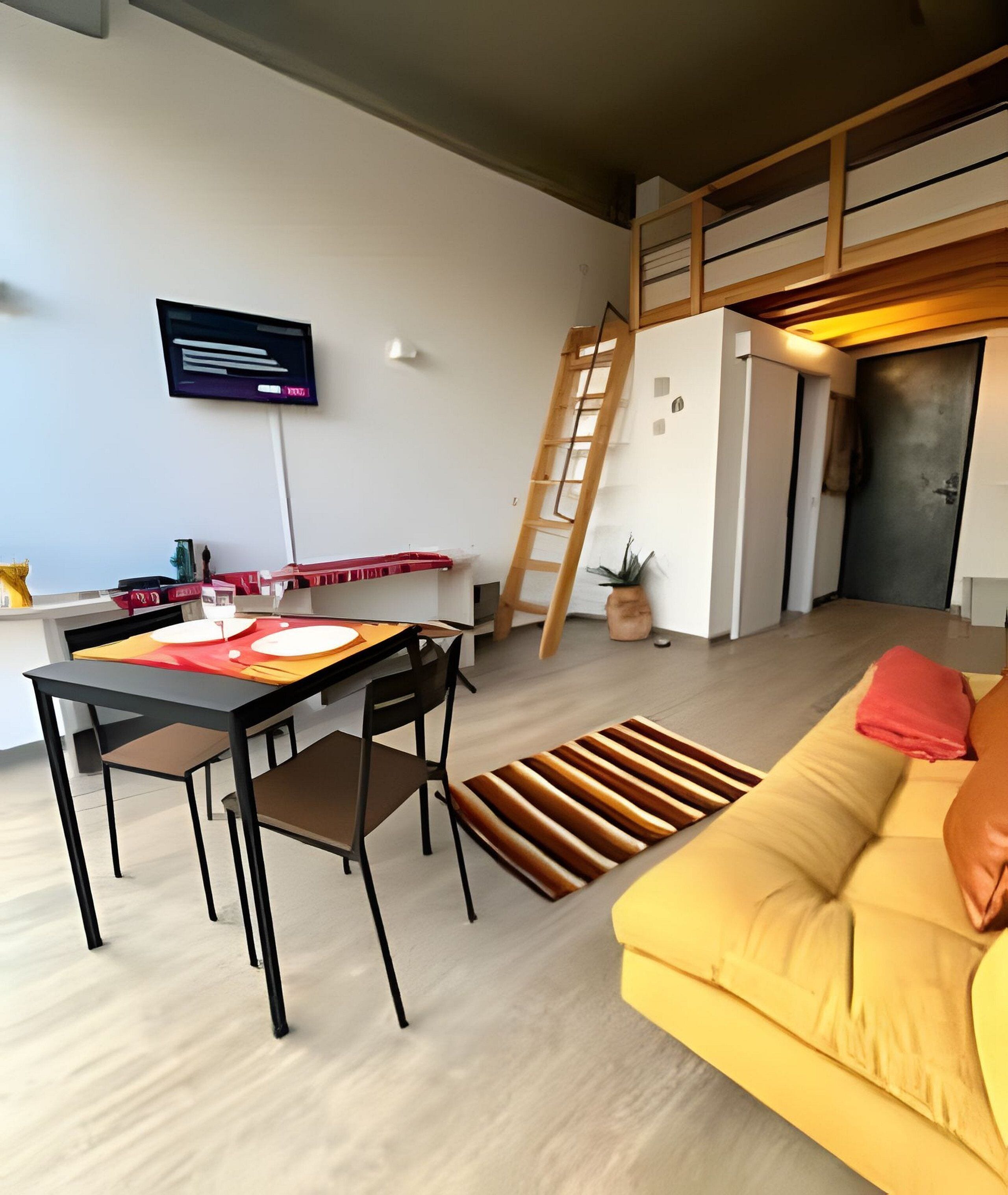 Apartamento | Sala de estar | Smart TV de 35 polegadas com canais por cabo 