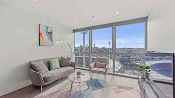 Apartamento Standard, 2 quartos (One Bathroom, No Balcony) | Sala de estar | Smart TV