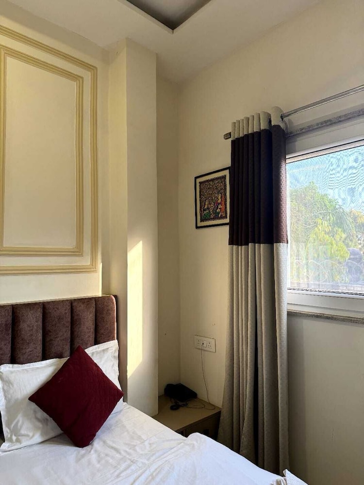 Sri Madhav Stay - Varanasi