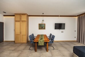Suite Comfort, vista para o mar, junto à praia | Sala de estar