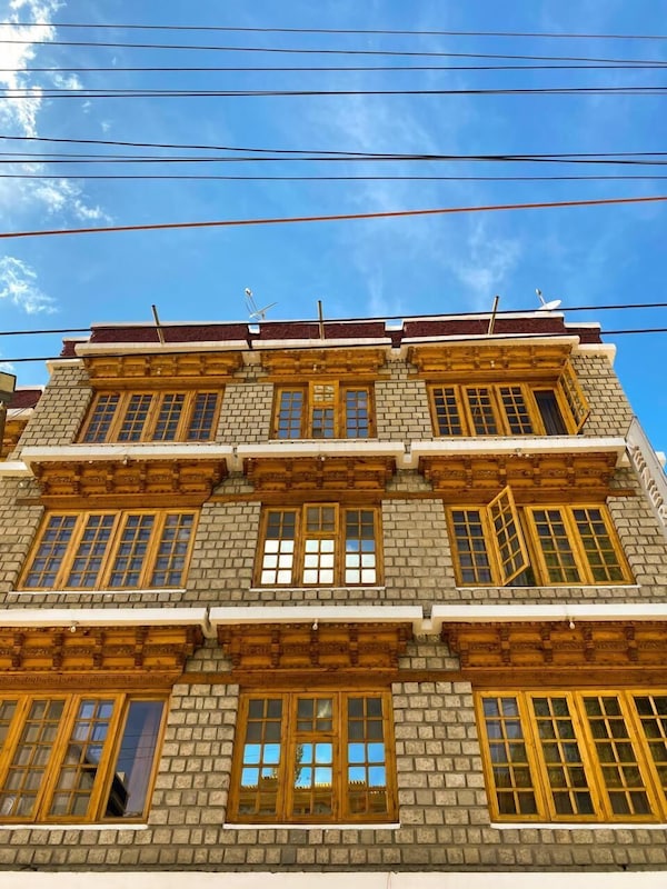 Nezer Hostel & Roof Top Cafe - Leh