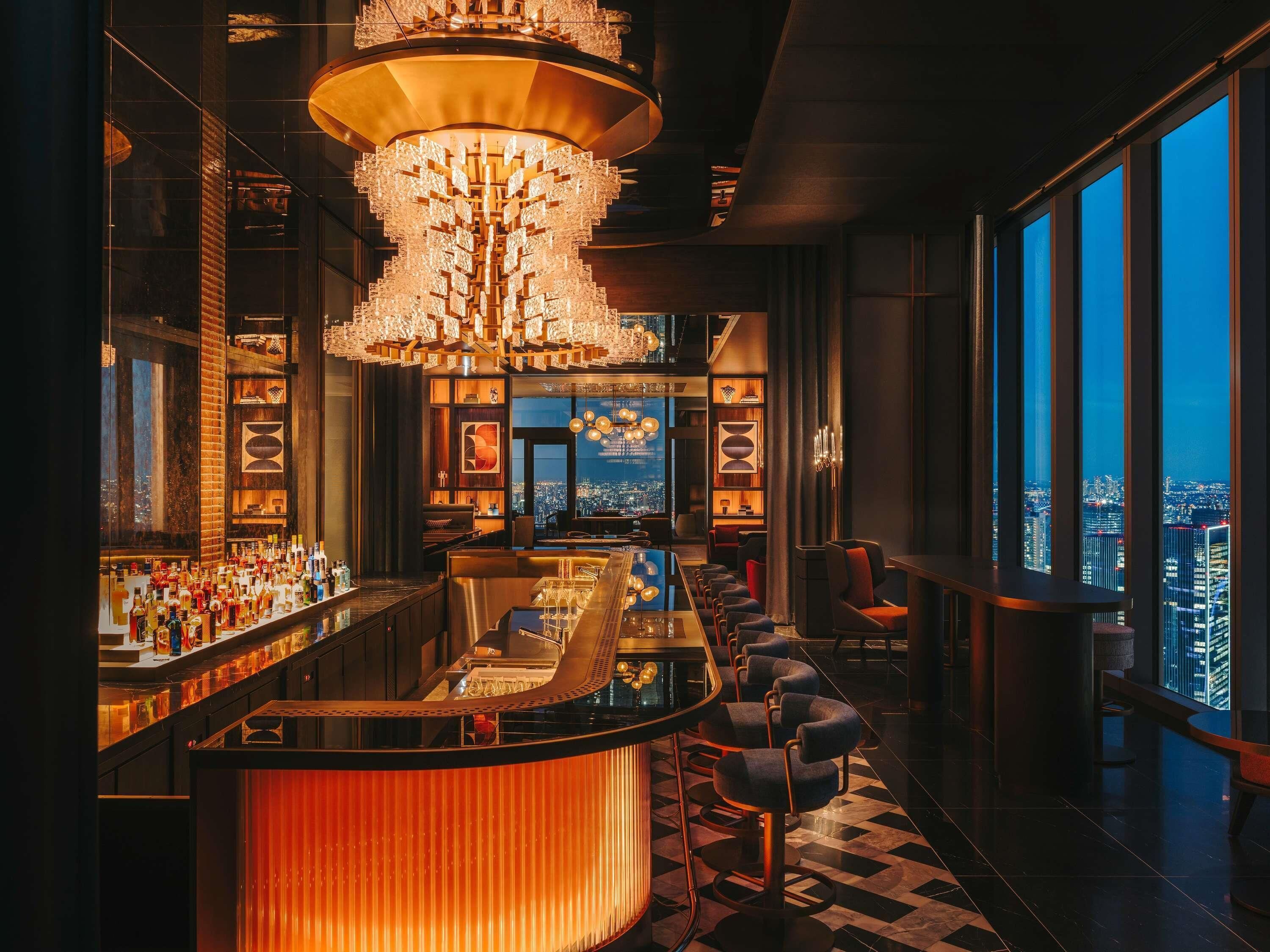 2 bares/lounges