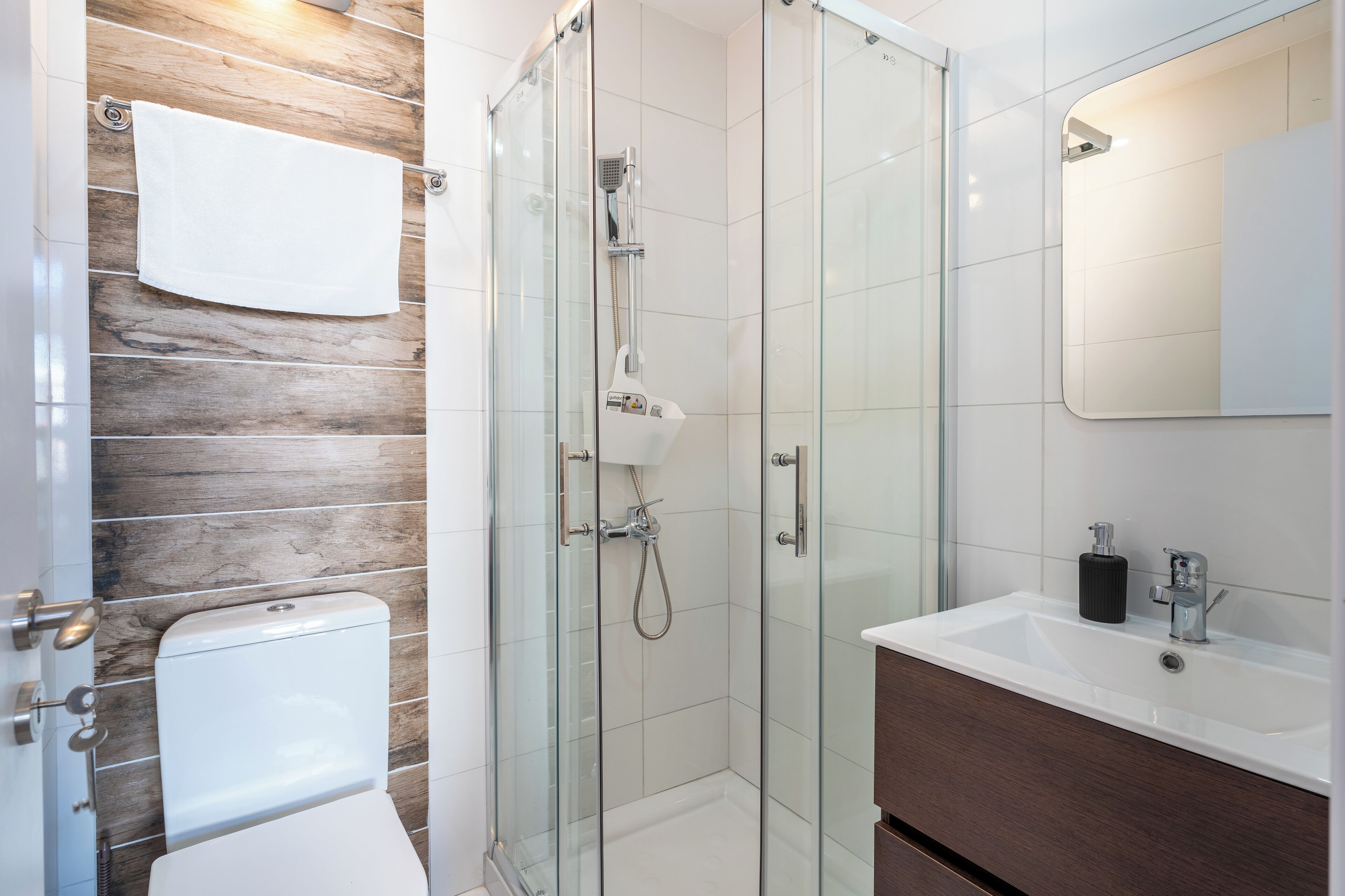 Apartamento, 1 cama de casal e sofá-cama, varanda, Vista para a cidade | Casa de banho | Artigos de higiene pessoal grátis, um secador de cabelo 