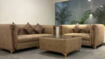 Área de estar no saguão