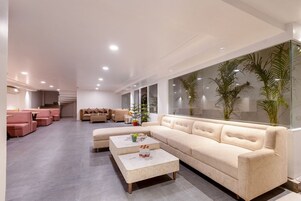 Área de estar no saguão