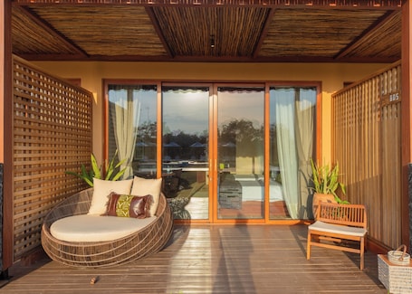 Terraço/pátio interior. Entikko Safari Lodge