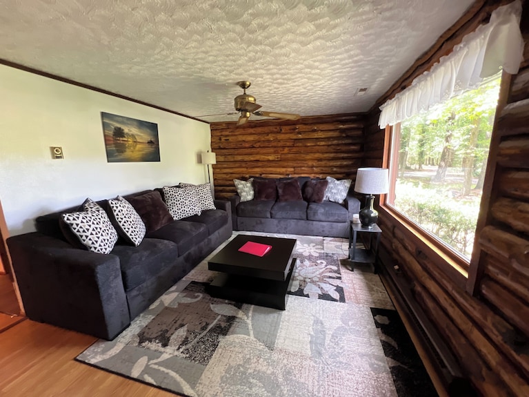 Peaceful Entire 4 Br 2 Ba Cabin With Ac, Wifi, Pond View, Recreational Room - Chesapeake Bay