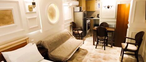 Suíte luxo | 1 quarto, escrivaninha, espaço de trabalho para notebook