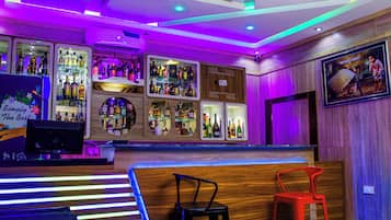 2 bares/lounges