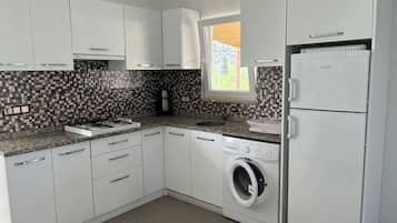 Geladeira, fogão, cooktop, lava-louças