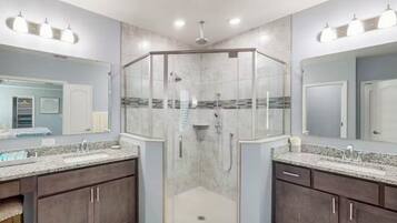 Artigos de higiene pessoal grátis, sabão, champô, papel higiénico