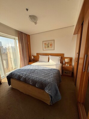 Apartamento | Cofre no quarto, cortinas/cortinados opacos, ferro/tábua de engomar 