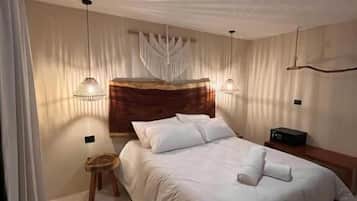 Quarto luxo | Quartos à prova de som, ferros/tábuas de passar roupa, Wi-Fi de cortesia