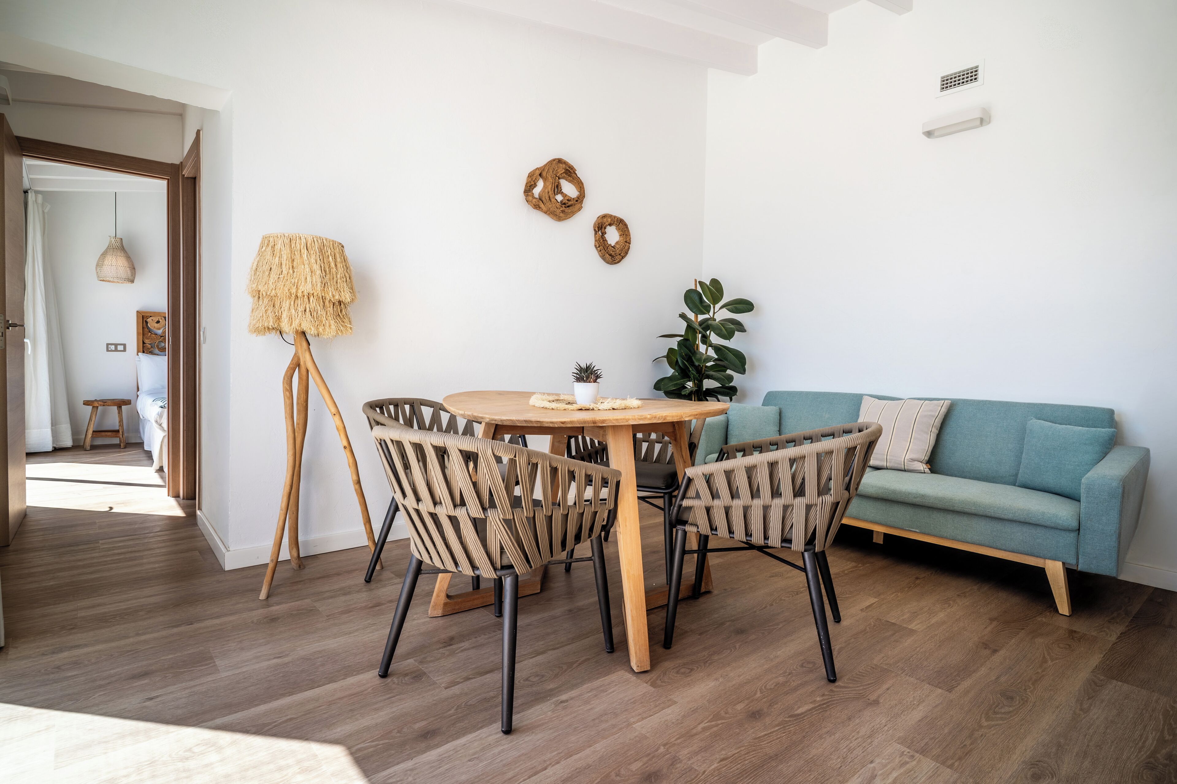 Suite Premium, vista para o mar | Sala | Televisor, livros 