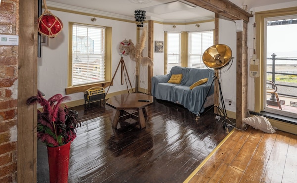 Quirky Apt - Sleeps 6 - Coastal Area - Parking - Youghal