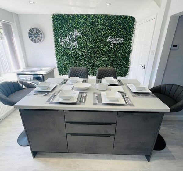 Check This!! Premium 5-star Home From Home Retreat - Staffordshire