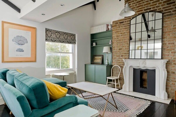1 Bed Bohemian Loft Style Apt - London