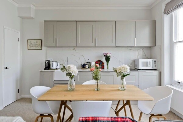 Large & Wonderful 1 Bed, Pimlico - Londres